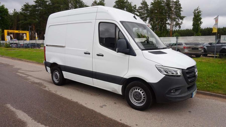 White Mercedes-Benz Sprinter 2021 in Vilnius, with an engine capacity of 2.14 L and mileage of 296 thousand km for 9950 €, photo 4 on AUTOMOTO.COM.LV