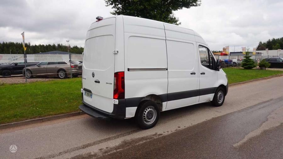 White Mercedes-Benz Sprinter 2021 in Vilnius, with an engine capacity of 2.14 L and mileage of 296 thousand km for 9950 €, photo 6 on AUTOMOTO.COM.LV