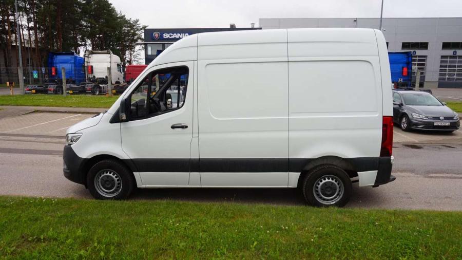 White Mercedes-Benz Sprinter 2021 in Vilnius, with an engine capacity of 2.14 L and mileage of 296 thousand km for 9950 €, photo 9 on AUTOMOTO.COM.LV