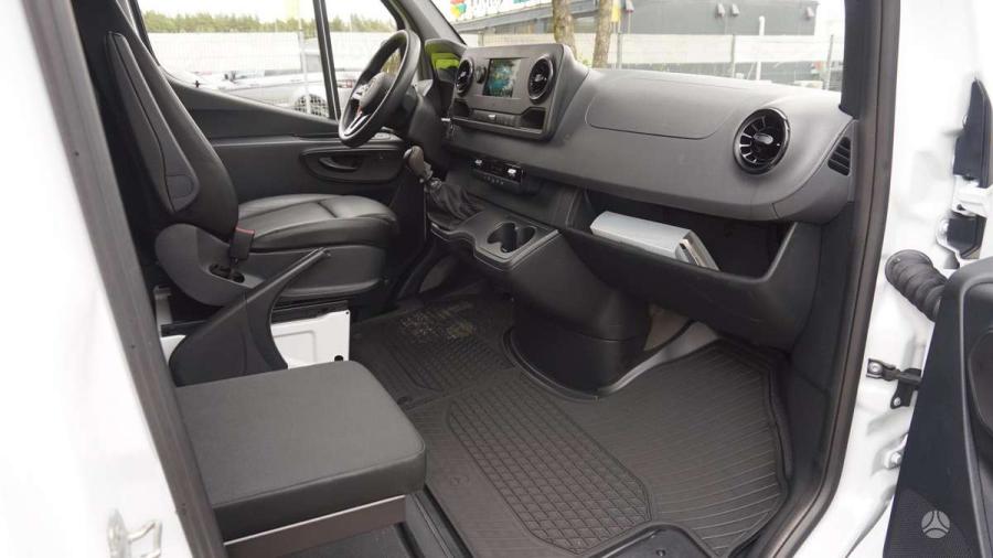 White Mercedes-Benz Sprinter 2021 in Vilnius, with an engine capacity of 2.14 L and mileage of 296 thousand km for 9950 €, photo 17 on AUTOMOTO.COM.LV