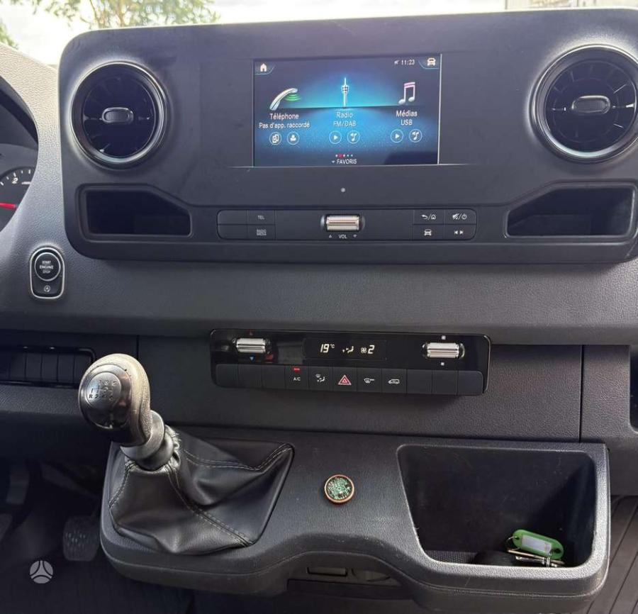 White Mercedes-Benz Sprinter 2021 in Kaunas, with an engine capacity of 2.14 L and mileage of 200 thousand km for 15900 €, photo 17 on AUTOMOTO.COM.LV