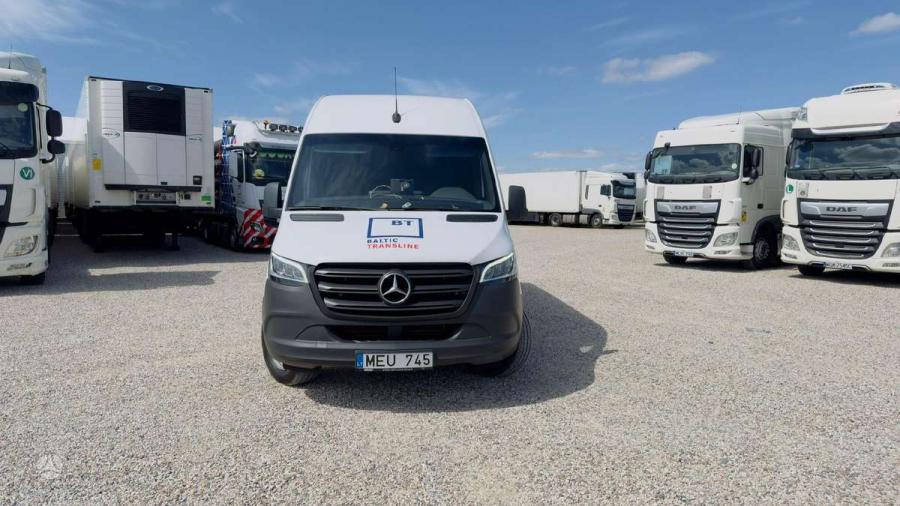 White Mercedes-Benz Sprinter 2022 in Kaunas, with an engine capacity of 2.99 L and mileage of 516 thousand km for 25500 €, photo 2 on AUTOMOTO.COM.LV