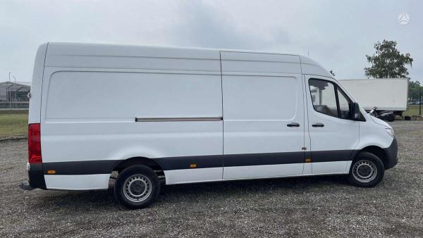 White Mercedes-Benz Sprinter 2022 in Marijampole, with an engine capacity of 1.95 L and mileage of 558 thousand km for 14390 €, photo 5 on AUTOMOTO.COM.LV