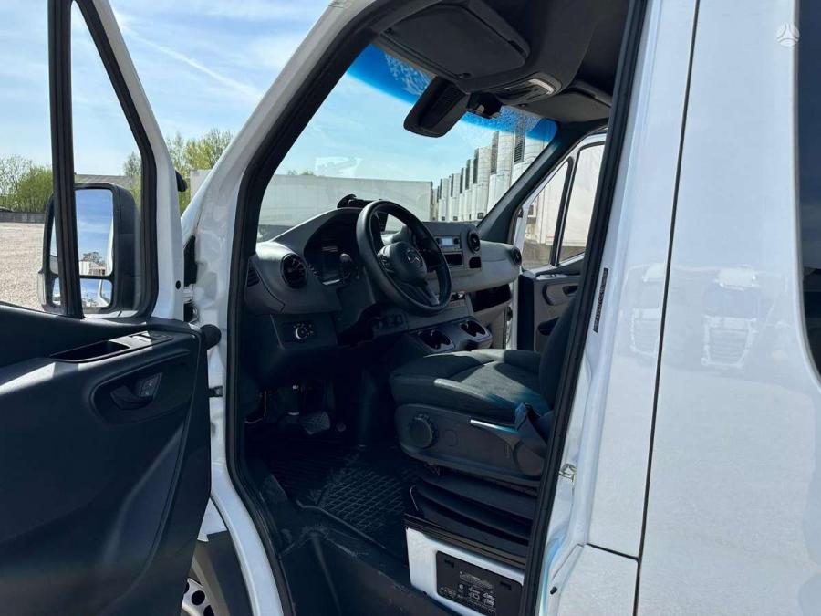 White Mercedes-Benz Sprinter 2022 in Kaunas, with an engine capacity of 0.00 L and mileage of 600 thousand km for 22869 €, photo 8 on AUTOMOTO.COM.LV