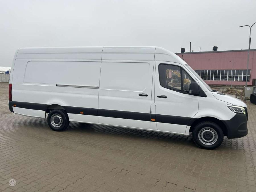 White Mercedes-Benz Sprinter 2023 in Kaunas, with an engine capacity of 2.00 L and mileage of 340 thousand km for 17800 €, photo 4 on AUTOMOTO.COM.LV
