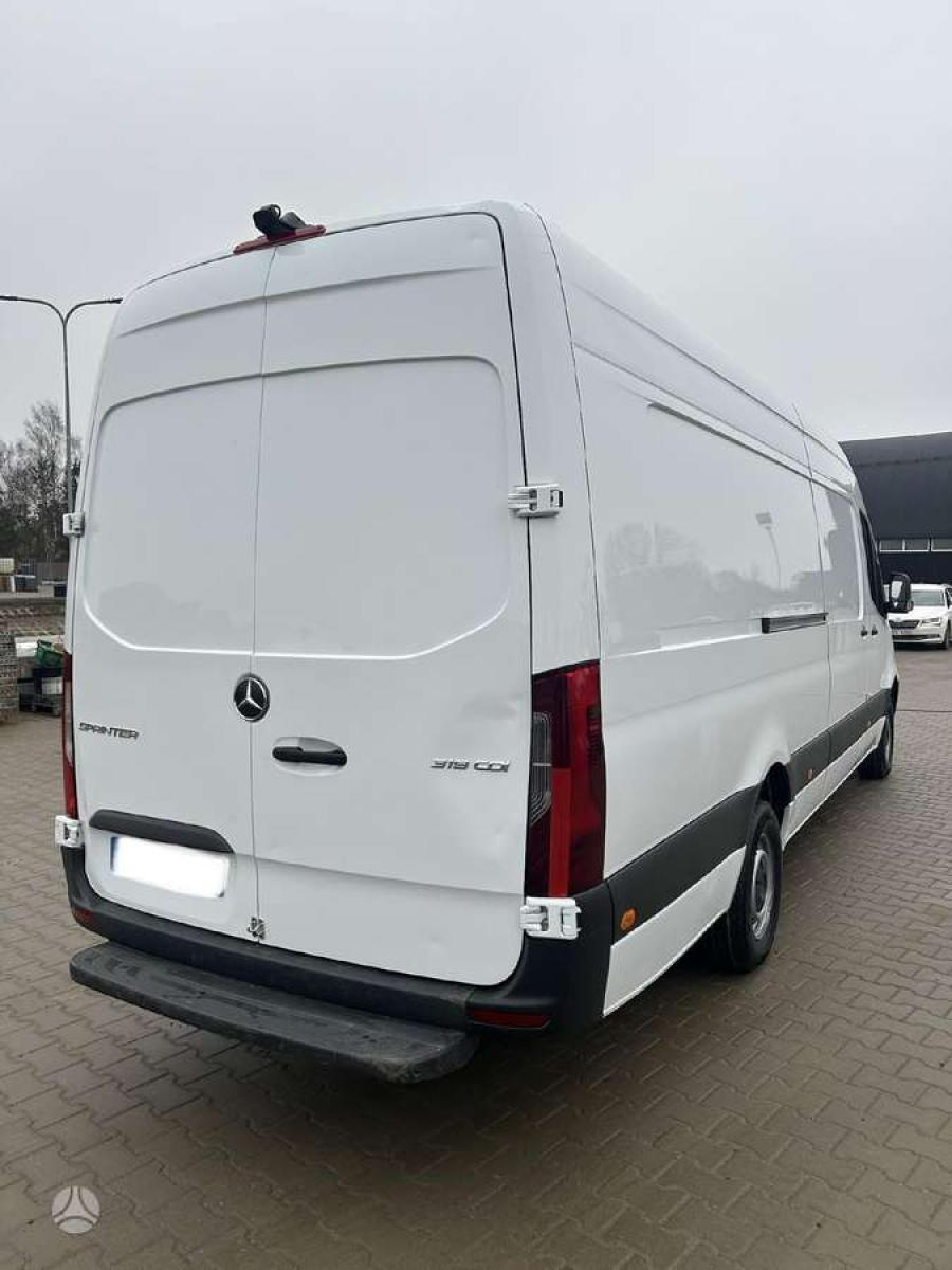 White Mercedes-Benz Sprinter 2023 in Kaunas, with an engine capacity of 2.00 L and mileage of 340 thousand km for 17800 €, photo 5 on AUTOMOTO.COM.LV