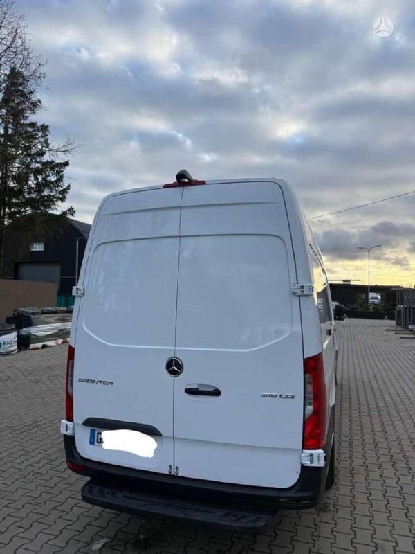 White Mercedes-Benz Sprinter 2023 in Kaunas, with an engine capacity of 2.00 L and mileage of 550 thousand km for 16850 €, photo 9 on AUTOMOTO.COM.LV