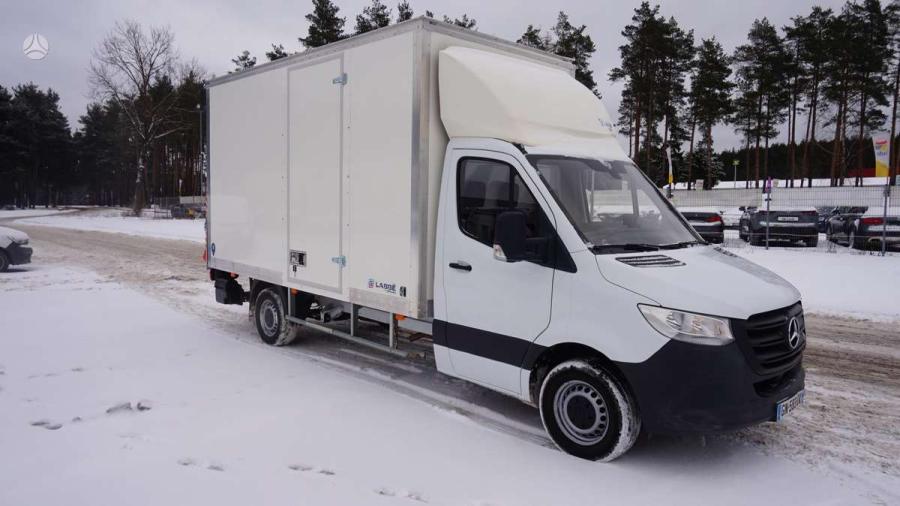White Mercedes-Benz Sprinter 2023 in Vilnius, with an engine capacity of 1.95 L and mileage of 175 thousand km for 22900 €, photo 3 on AUTOMOTO.COM.LV