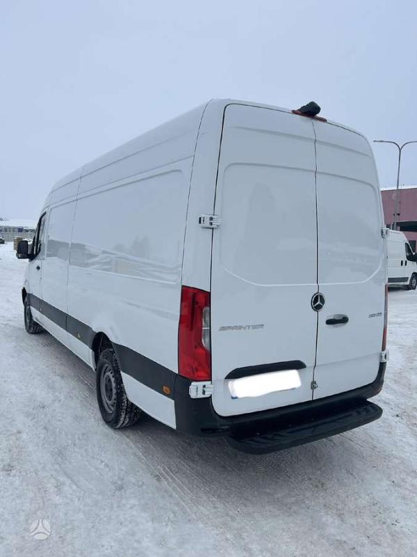 White Mercedes-Benz Sprinter 2023 in Kaunas, with an engine capacity of 2.00 L and mileage of 320 thousand km for 17650 €, photo 5 on AUTOMOTO.COM.LV