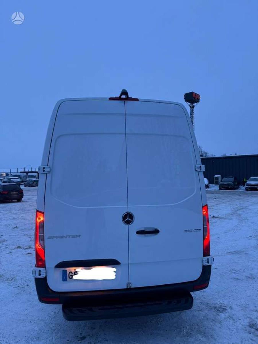 White Mercedes-Benz Sprinter 2023 in Kaunas, with an engine capacity of 2.00 L and mileage of 380 thousand km for 18900 €, photo 4 on AUTOMOTO.COM.LV