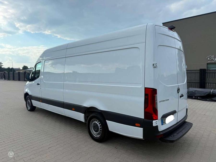White Mercedes-Benz Sprinter 2023 in Kaunas, with an engine capacity of 2.00 L and mileage of 380 thousand km for 17500 €, photo 5 on AUTOMOTO.COM.LV