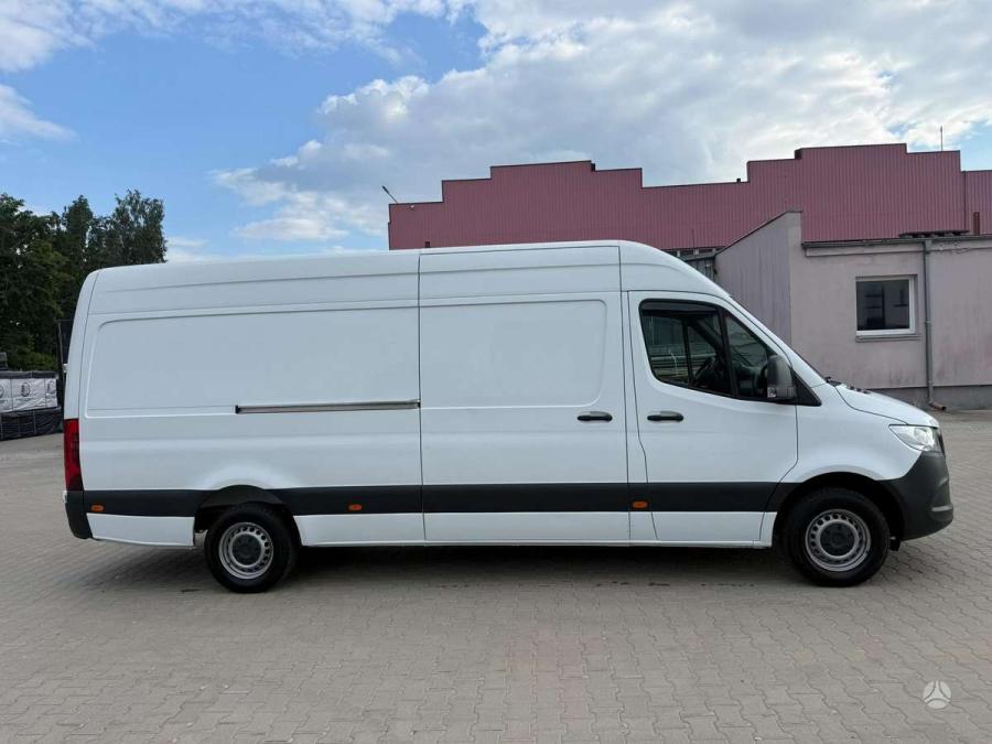 White Mercedes-Benz Sprinter 2023 in Kaunas, with an engine capacity of 2.00 L and mileage of 380 thousand km for 17500 €, photo 6 on AUTOMOTO.COM.LV