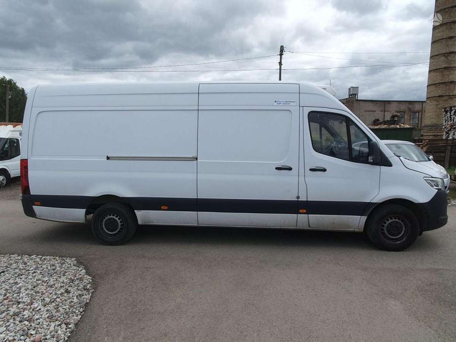 White Mercedes-Benz Sprinter 2023 in Taurage, with an engine capacity of 2.00 L and mileage of 207 thousand km for 16900 €, photo 6 on AUTOMOTO.COM.LV