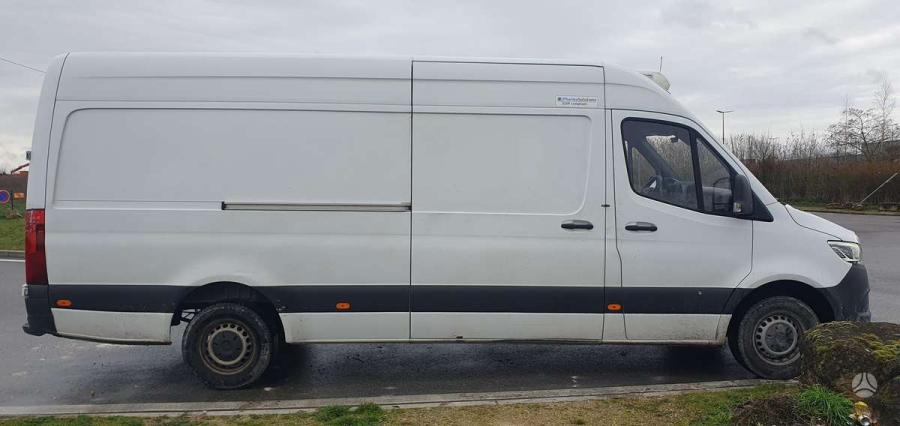 White Mercedes-Benz Sprinter 2023 in Taurage, with an engine capacity of 2.00 L and mileage of 207 thousand km for 16900 €, photo 11 on AUTOMOTO.COM.LV