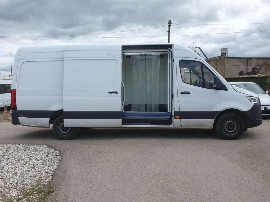 White Mercedes-Benz Sprinter 2023 in Taurage, with an engine capacity of 2.00 L and mileage of 207 thousand km for 16900 €, photo 13 on AUTOMOTO.COM.LV