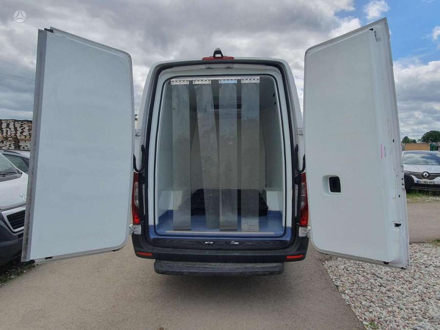 White Mercedes-Benz Sprinter 2023 in Taurage, with an engine capacity of 2.00 L and mileage of 207 thousand km for 16900 €, photo 16 on AUTOMOTO.COM.LV