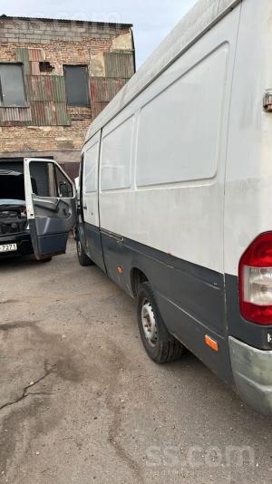 Balts Mercedes-Benz Sprinter 1999 Rīga, ar dzinēja tilpumu 2.90 L un nobraukumu 593 tūkst. km par 2000 €, foto 3 vietnē AUTOMOTO.COM.LV