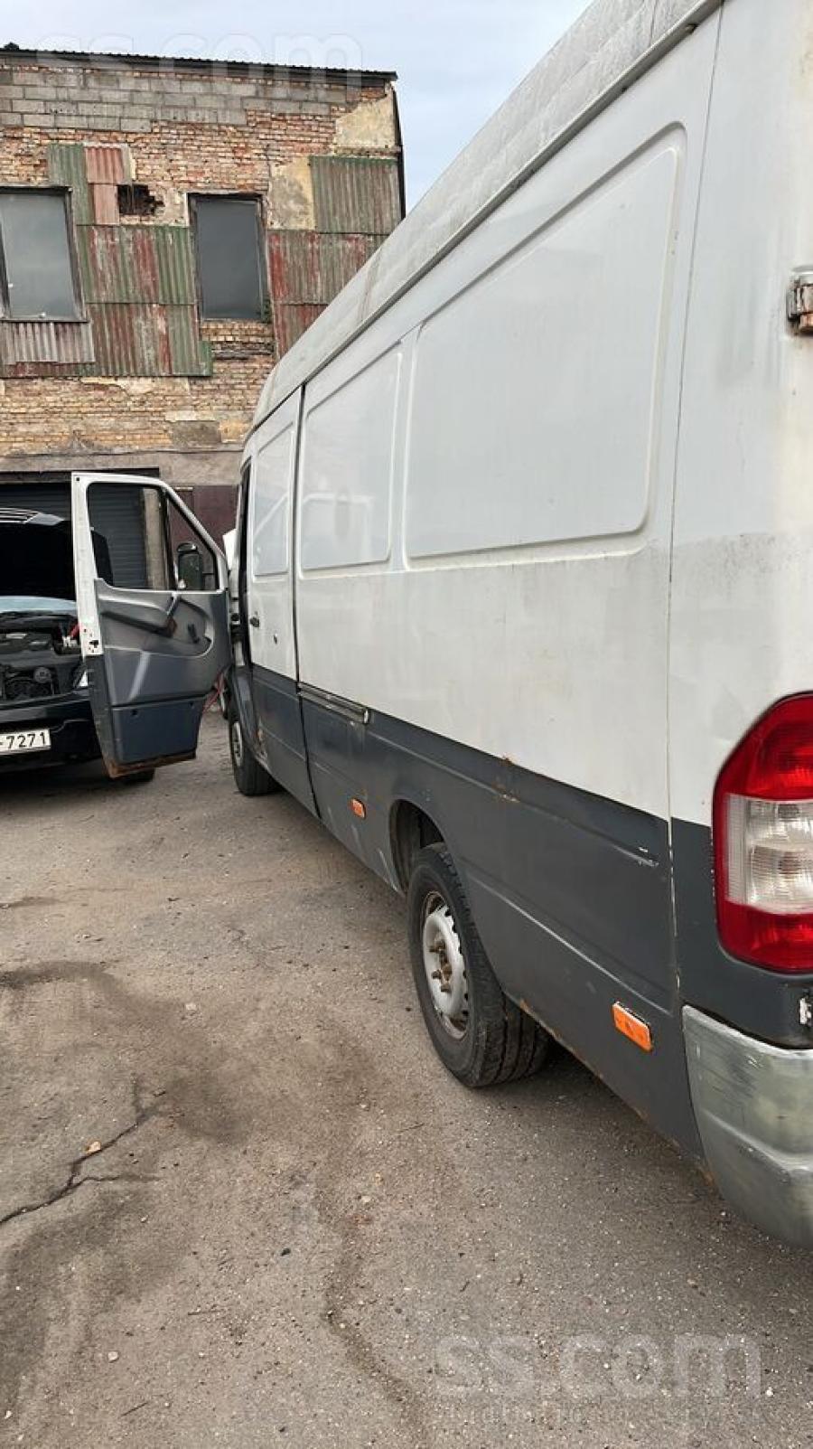 Balts Mercedes-Benz Sprinter 1999 Rīga, ar dzinēja tilpumu 2.90 L un nobraukumu 593 tūkst. km par 2000 €, foto 3 vietnē AUTOMOTO.COM.LV
