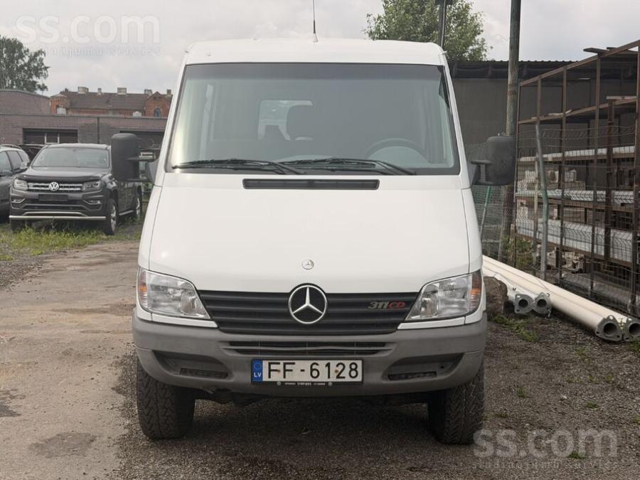 Balts Mercedes-Benz Sprinter 2000 Rīga, ar dzinēja tilpumu 2.20 L un nobraukumu 211 tūkst. km par 9900 €, foto 1 vietnē AUTOMOTO.COM.LV