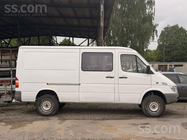 White Mercedes-Benz Sprinter 2000 in Riga, with an engine capacity of 2.20 L and mileage of 211 thousand km for 9900 €, photo 4 on AUTOMOTO.COM.LV