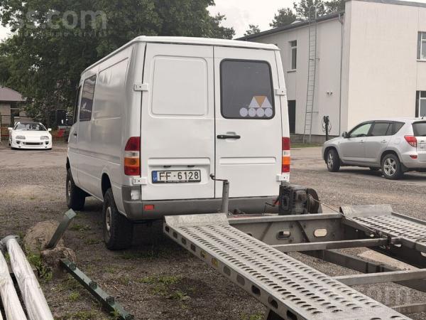 White Mercedes-Benz Sprinter 2000 in Riga, with an engine capacity of 2.20 L and mileage of 211 thousand km for 9900 €, photo 9 on AUTOMOTO.COM.LV