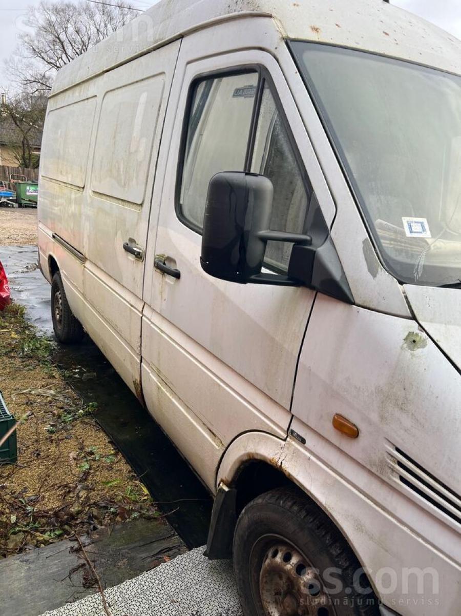 White Mercedes-Benz Sprinter 2002 in Riga, with an engine capacity of 2.20 L and mileage of 341 thousand km for 1550 €, photo 4 on AUTOMOTO.COM.LV