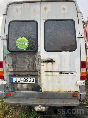 White Mercedes-Benz Sprinter 2002 in Riga, with an engine capacity of 2.20 L and mileage of 341 thousand km for 1550 €, photo 6 on AUTOMOTO.COM.LV