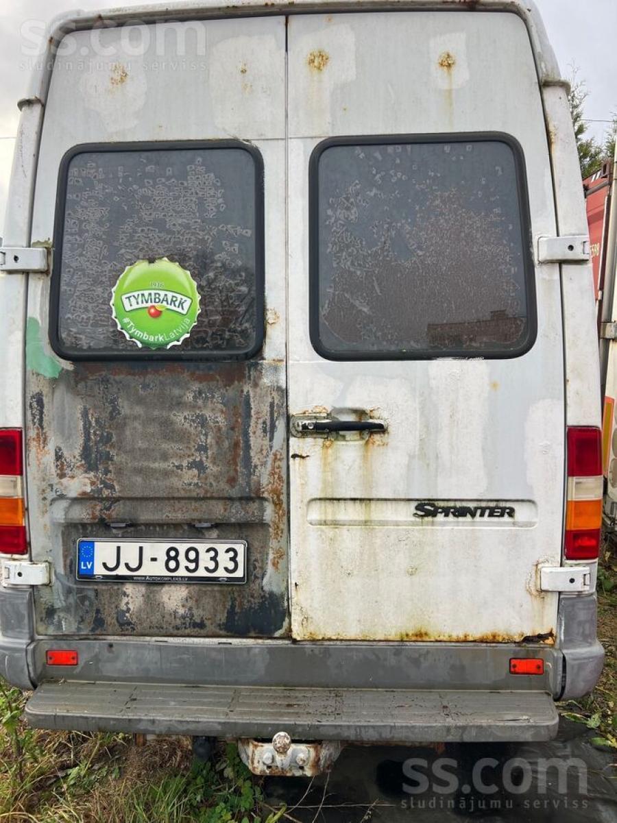 White Mercedes-Benz Sprinter 2002 in Riga, with an engine capacity of 2.20 L and mileage of 341 thousand km for 1550 €, photo 6 on AUTOMOTO.COM.LV