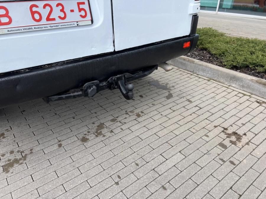 White Mercedes-Benz Sprinter 2002 in Riga, with an engine capacity of 2.20 L and mileage of 420 thousand km for 2799 €, photo 6 on AUTOMOTO.COM.LV