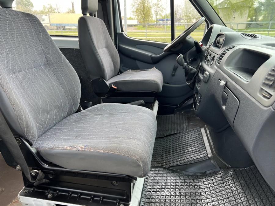 White Mercedes-Benz Sprinter 2002 in Riga, with an engine capacity of 2.20 L and mileage of 420 thousand km for 2799 €, photo 13 on AUTOMOTO.COM.LV