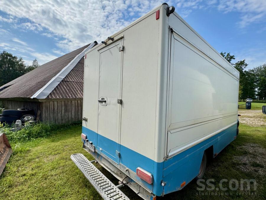 Balts Mercedes-Benz Sprinter 2002 Cēsis, ar dzinēja tilpumu 2.20 L un nobraukumu 549 tūkst. km par 12500 €, foto 7 vietnē AUTOMOTO.COM.LV