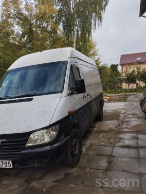 White Mercedes-Benz Sprinter 2002 in Daugavpils, with an engine capacity of 2.60 L and mileage of 313 thousand km for 3450 €, photo 3 on AUTOMOTO.COM.LV