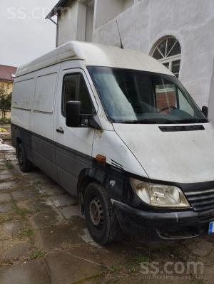 White Mercedes-Benz Sprinter 2002 in Daugavpils, with an engine capacity of 2.60 L and mileage of 313 thousand km for 3450 €, photo 4 on AUTOMOTO.COM.LV