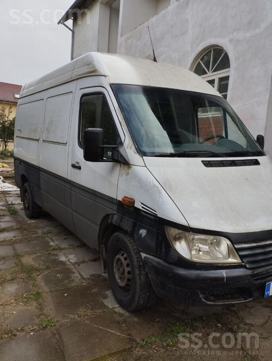 White Mercedes-Benz Sprinter 2002 in Daugavpils, with an engine capacity of 2.60 L and mileage of 313 thousand km for 3450 €, photo 4 on AUTOMOTO.COM.LV