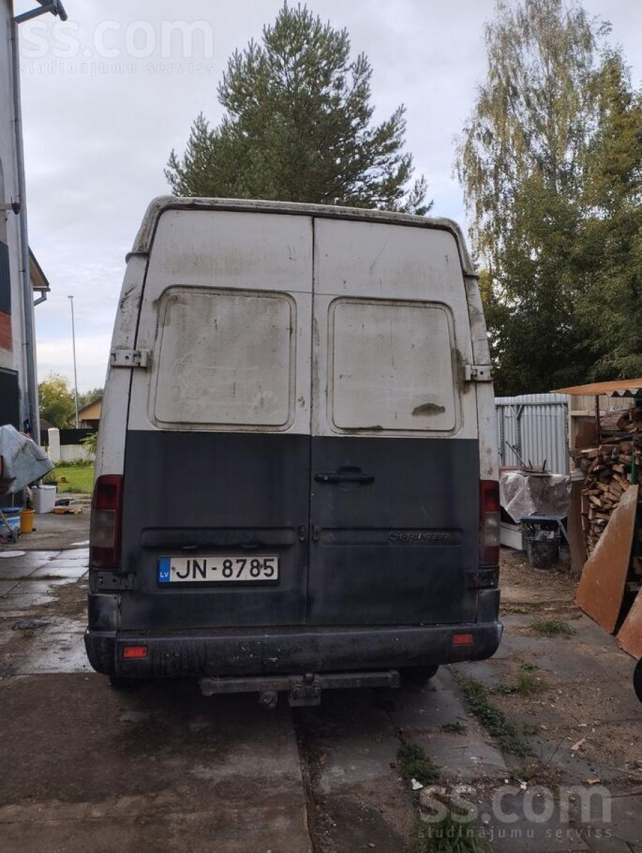 White Mercedes-Benz Sprinter 2002 in Daugavpils, with an engine capacity of 2.60 L and mileage of 313 thousand km for 3450 €, photo 5 on AUTOMOTO.COM.LV