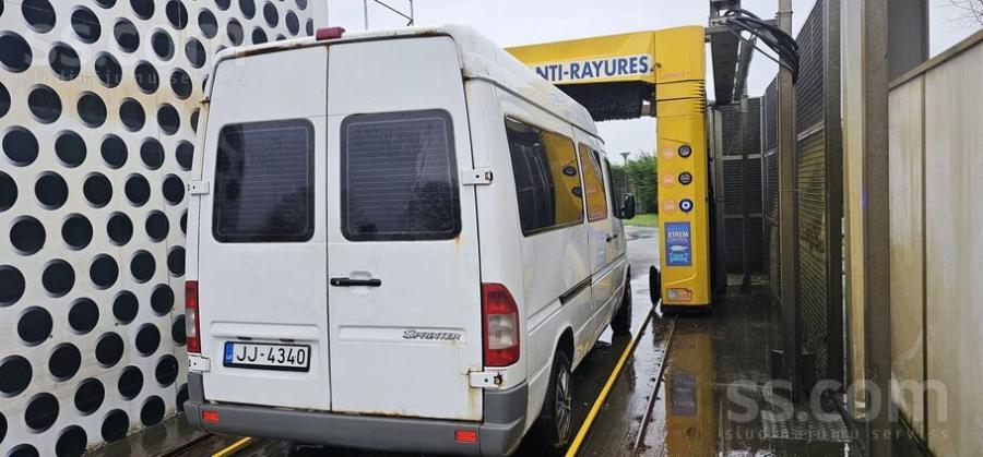 White Mercedes-Benz Sprinter 2003 in Riga, with an engine capacity of 2.20 L and mileage of 410 thousand km for 2500 €, photo 2 on AUTOMOTO.COM.LV