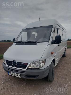 Balts Mercedes-Benz Sprinter 2003 Rīga, ar dzinēja tilpumu 2.20 L un nobraukumu 340 tūkst. km par 4500 €, foto  vietnē AUTOMOTO.COM.LV