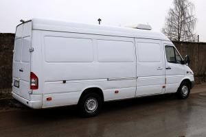 White Mercedes-Benz Sprinter 2003 in Tallinn, with an engine capacity of 2.10 L and mileage of 586 thousand km for 1499 €, photo 12 on AUTOMOTO.COM.LV