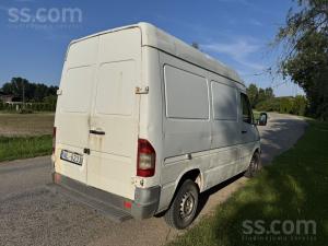 White Mercedes-Benz Sprinter 2004 in Valmiera, with an engine capacity of 2.50 L and mileage of 282 thousand km for 1700 €, photo 3 on AUTOMOTO.COM.LV