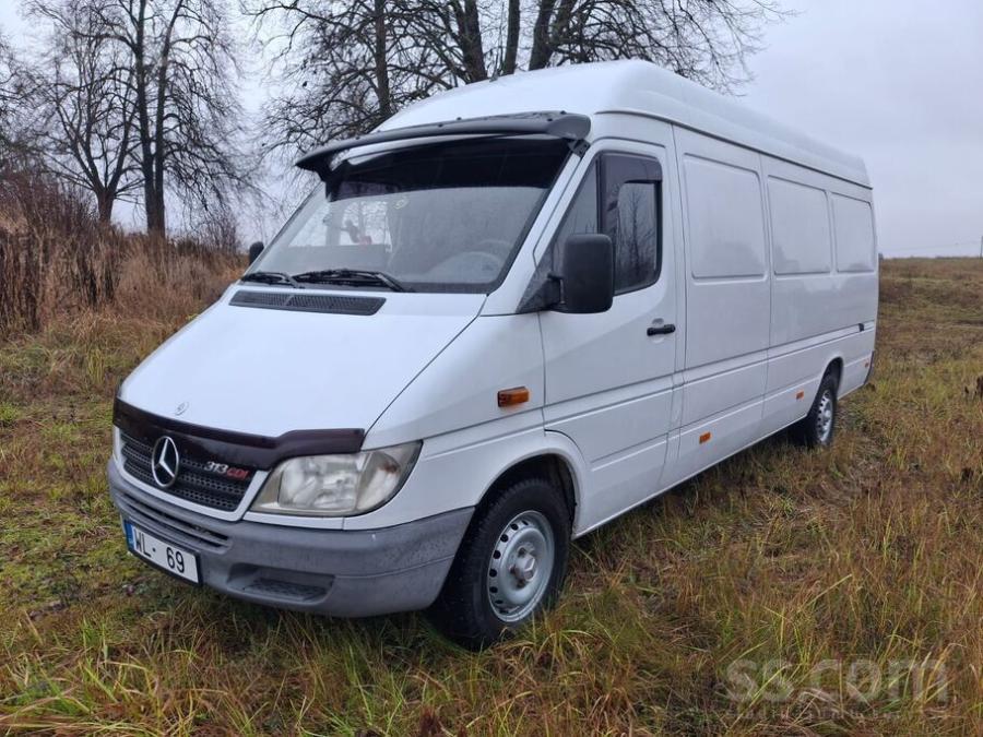 White Mercedes-Benz Sprinter 2004 in Tukums, with an engine capacity of 2.10 L and mileage of 189 thousand km for 7990 €, photo 2 on AUTOMOTO.COM.LV