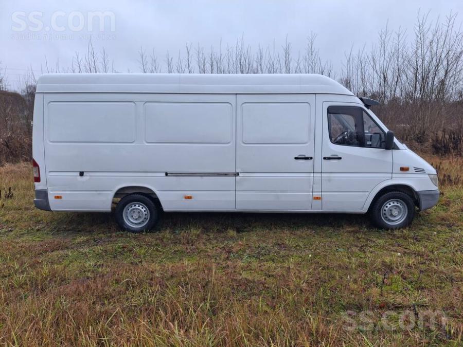 White Mercedes-Benz Sprinter 2004 in Tukums, with an engine capacity of 2.10 L and mileage of 189 thousand km for 7990 €, photo 4 on AUTOMOTO.COM.LV
