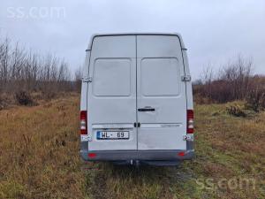 White Mercedes-Benz Sprinter 2004 in Tukums, with an engine capacity of 2.10 L and mileage of 189 thousand km for 7990 €, photo 6 on AUTOMOTO.COM.LV