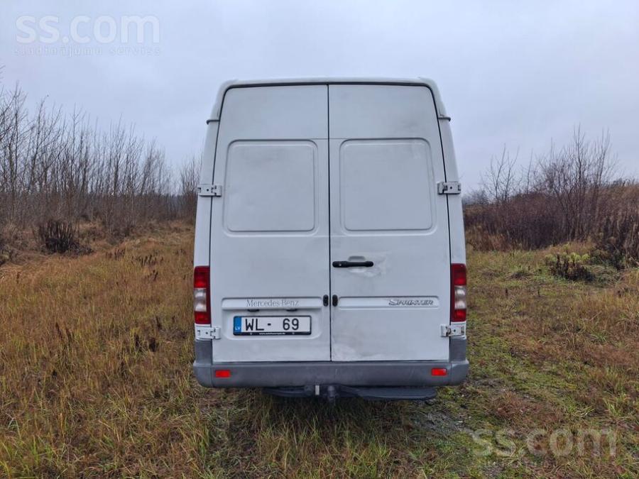 White Mercedes-Benz Sprinter 2004 in Tukums, with an engine capacity of 2.10 L and mileage of 189 thousand km for 7990 €, photo 6 on AUTOMOTO.COM.LV