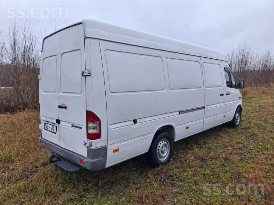 White Mercedes-Benz Sprinter 2004 in Tukums, with an engine capacity of 2.10 L and mileage of 189 thousand km for 7990 €, photo 8 on AUTOMOTO.COM.LV
