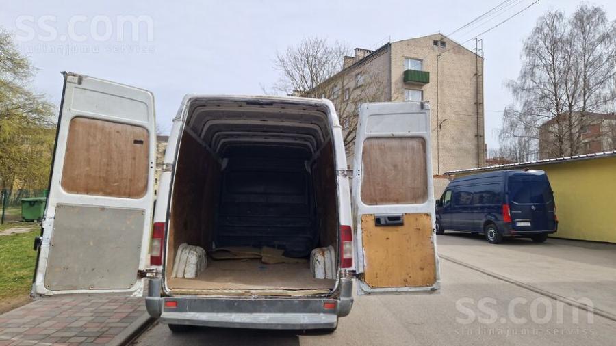 White Mercedes-Benz Sprinter 2005 in Aizkraukle, with an engine capacity of 2.20 L and mileage of 328 thousand km for 2250 €, photo 3 on AUTOMOTO.COM.LV