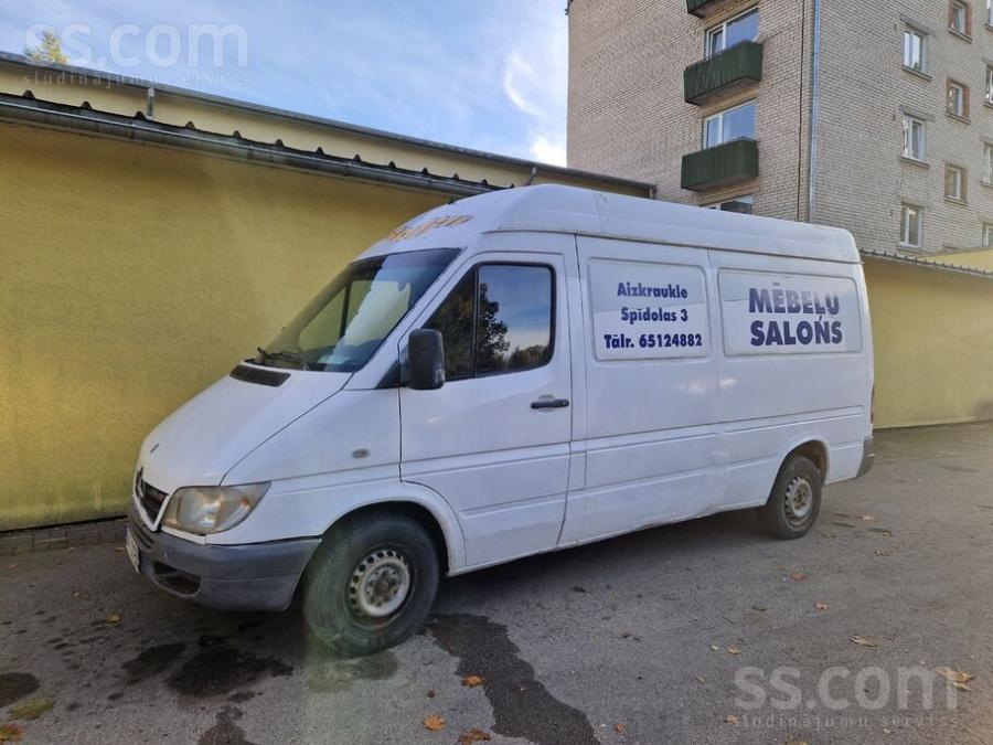 White Mercedes-Benz Sprinter 2005 in Aizkraukle, with an engine capacity of 2.20 L and mileage of 328 thousand km for 2250 €, photo 5 on AUTOMOTO.COM.LV