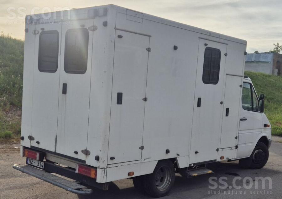 Balts Mercedes-Benz Sprinter 2005 Rīga, ar dzinēja tilpumu 2.20 L un nobraukumu 400 tūkst. km par 6000 €, foto 3 vietnē AUTOMOTO.COM.LV