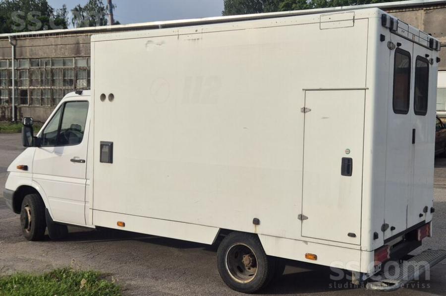 Balts Mercedes-Benz Sprinter 2005 Rīga, ar dzinēja tilpumu 2.20 L un nobraukumu 400 tūkst. km par 6000 €, foto 4 vietnē AUTOMOTO.COM.LV