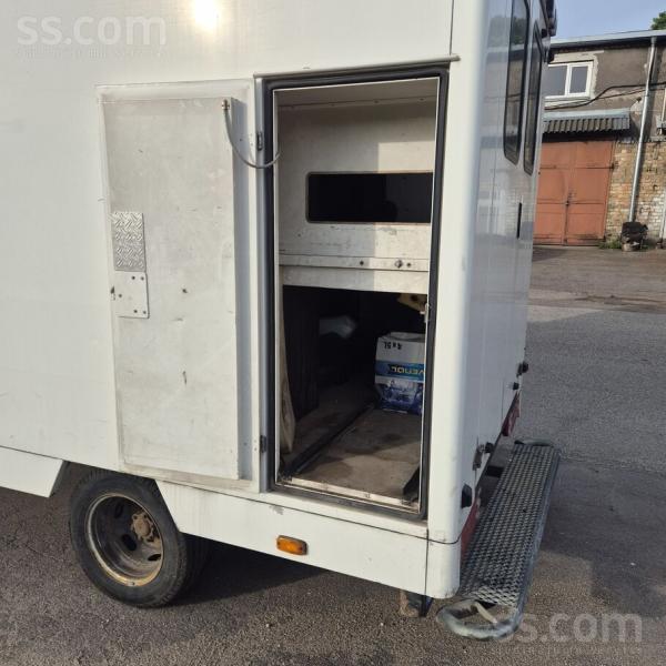 White Mercedes-Benz Sprinter 2005 in Riga, with an engine capacity of 2.20 L and mileage of 400 thousand km for 6000 €, photo 6 on AUTOMOTO.COM.LV