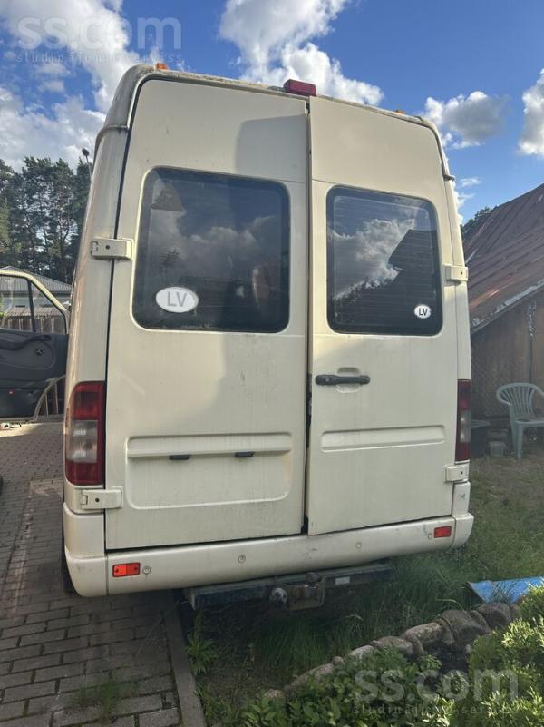White Mercedes-Benz Sprinter 2005 in Daugavpils, with an engine capacity of 2.20 L and mileage of 340 thousand km for 3800 €, photo 4 on AUTOMOTO.COM.LV